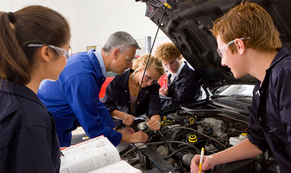 AUR50116 Diploma of Automotive Management – Melbourne Trades College